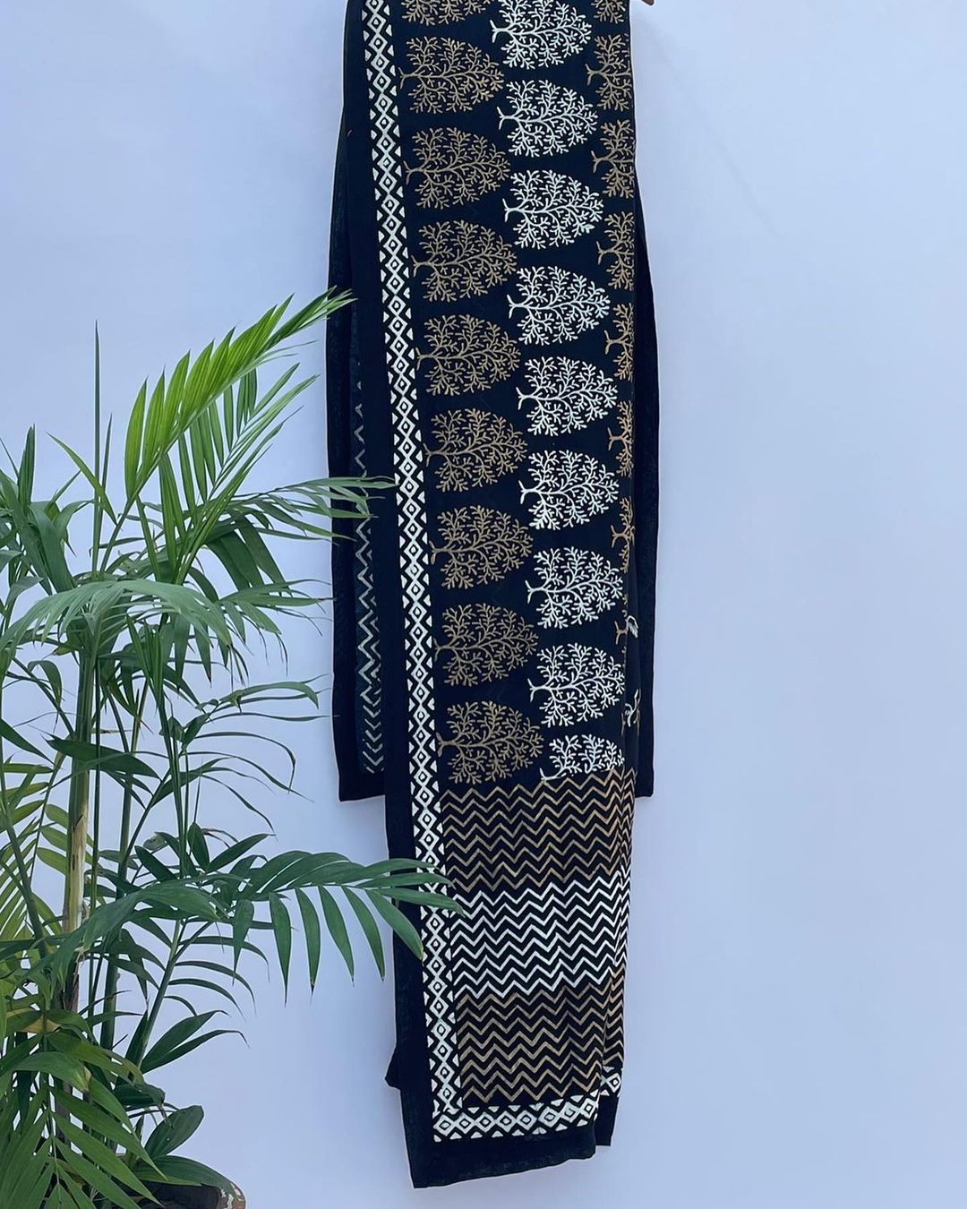 Our Formal Doshala in silk white and gold Printed - Aman Kay Rang